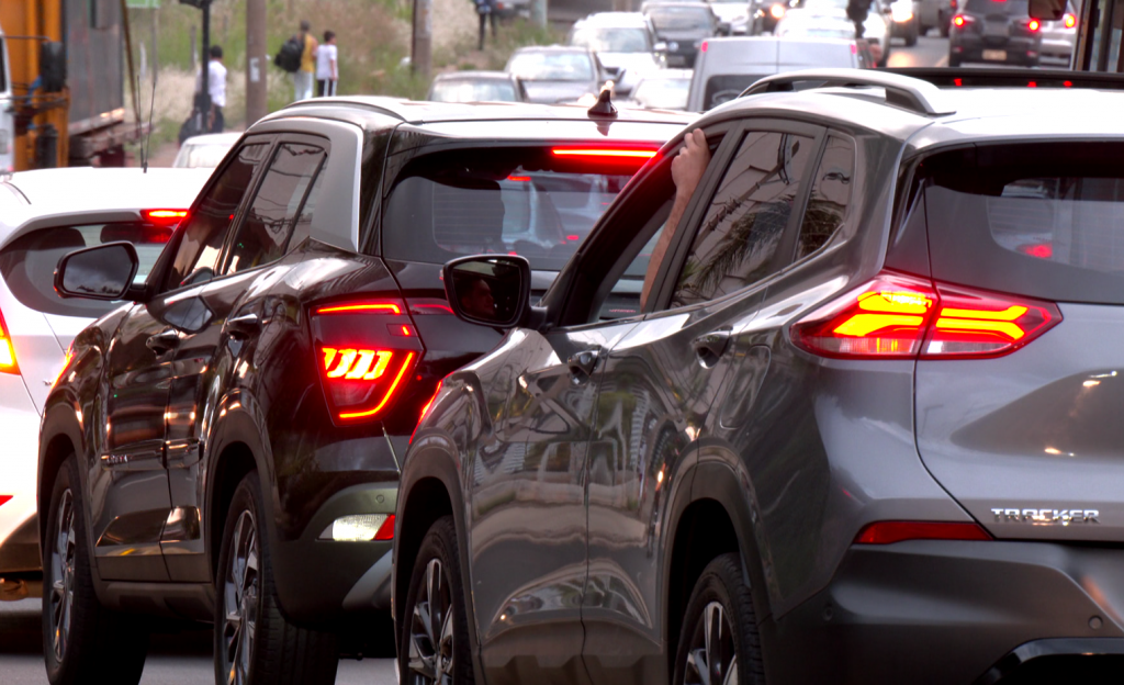 Gastos com habitação e veículo próprio lideram consumo das famílias em ...
