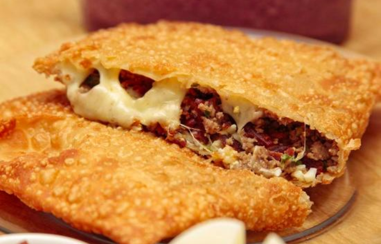 Fácil e saboroso: aprenda a fazer pastel de carne moída e queijo ...