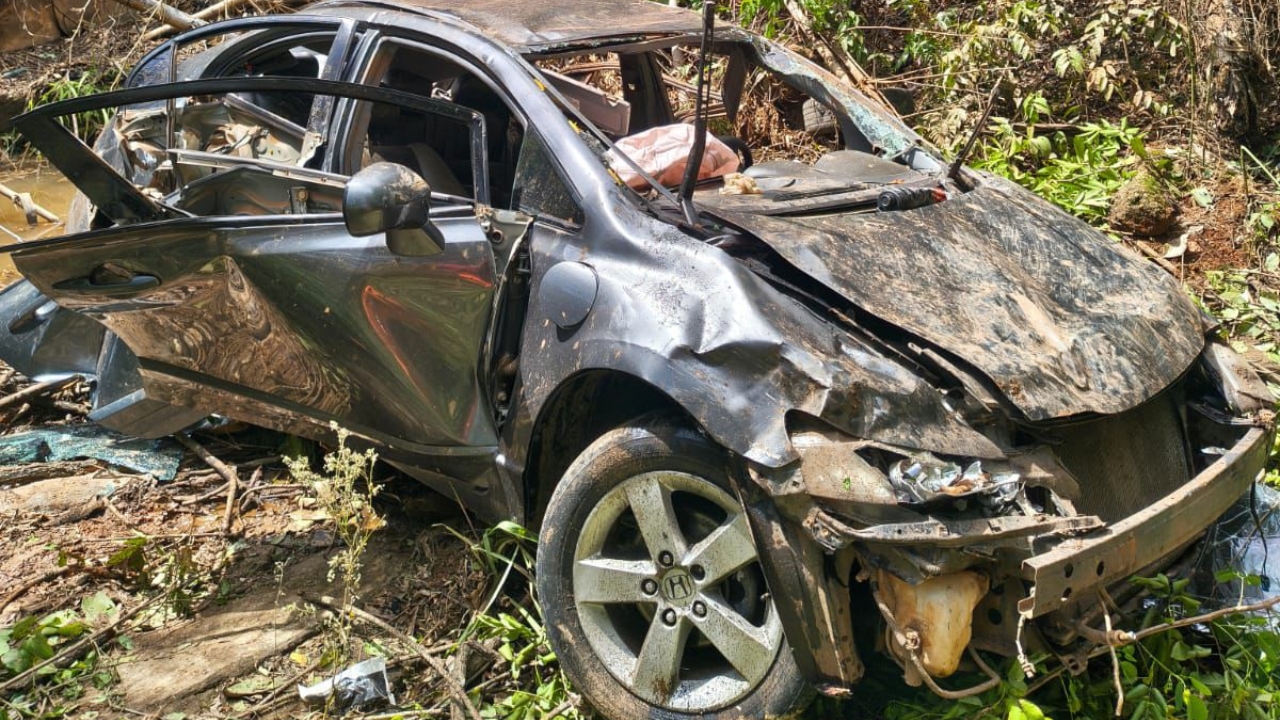 Acidente na MG-188: carro despenca em ribanceira de 70 metros e deixa ...